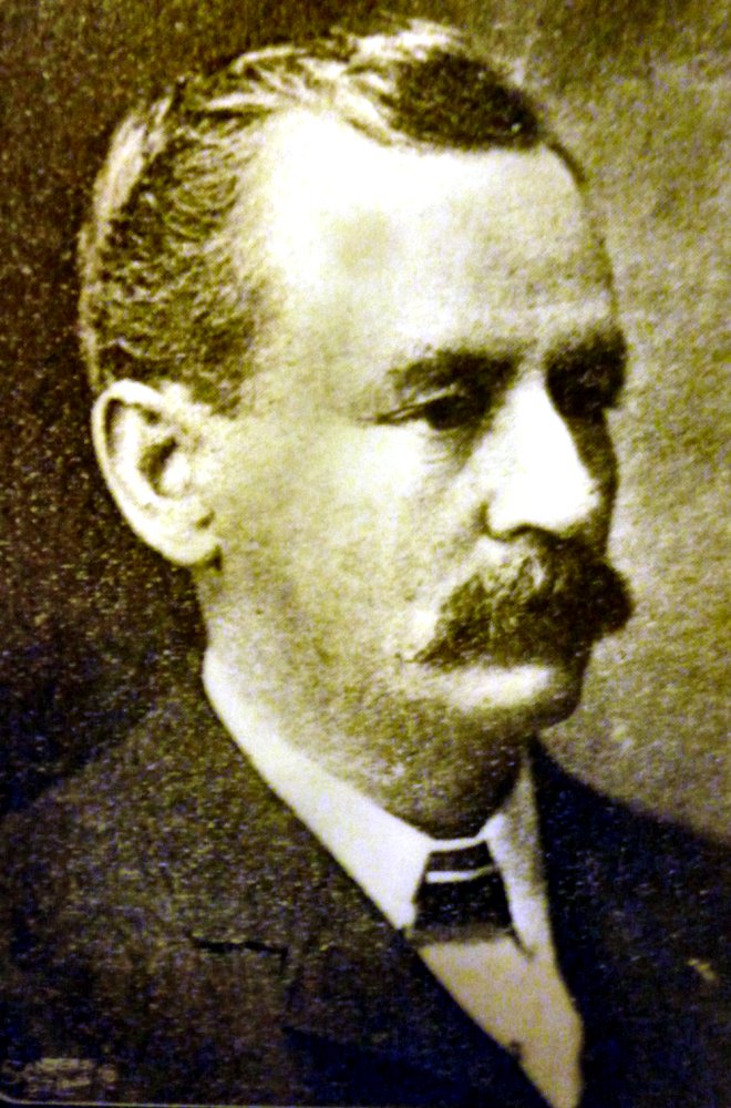 Maps – "A ship defines the ocean"